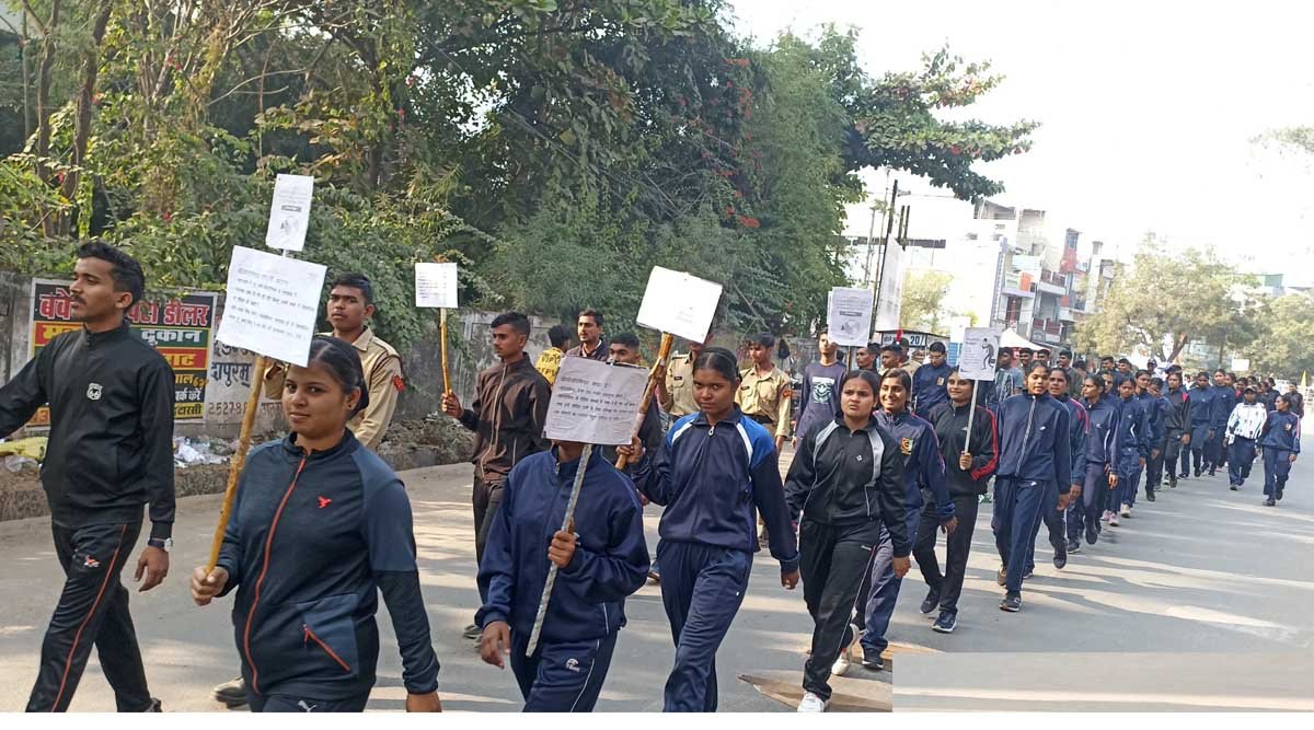 एनसीसी कैडेट्स ने थैलेसीमिया सिकल सेल रोग जागरुकता रैली निकाली - Hindi ...